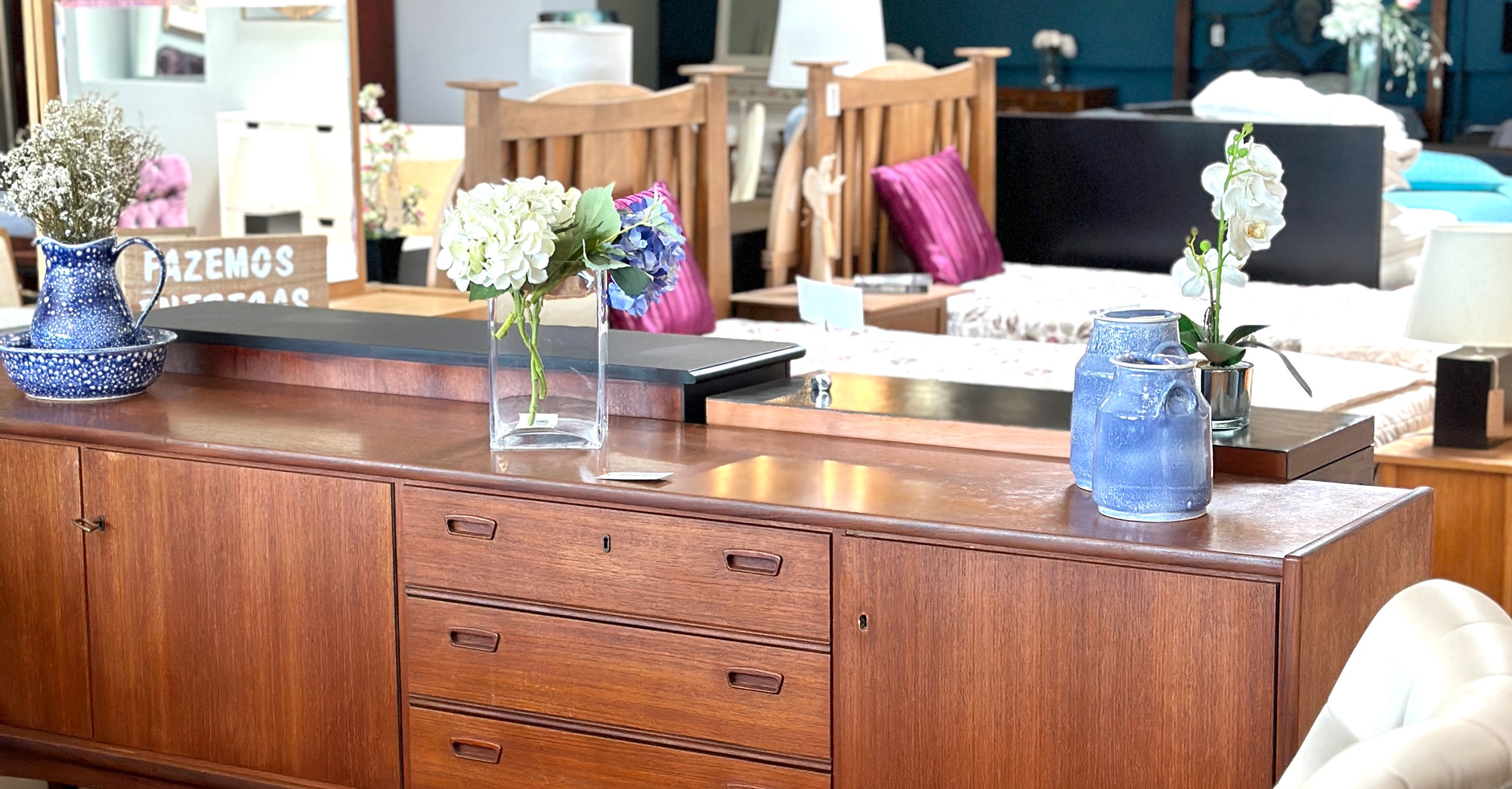 Kit & Caboodle - high quality pre-loved furniture